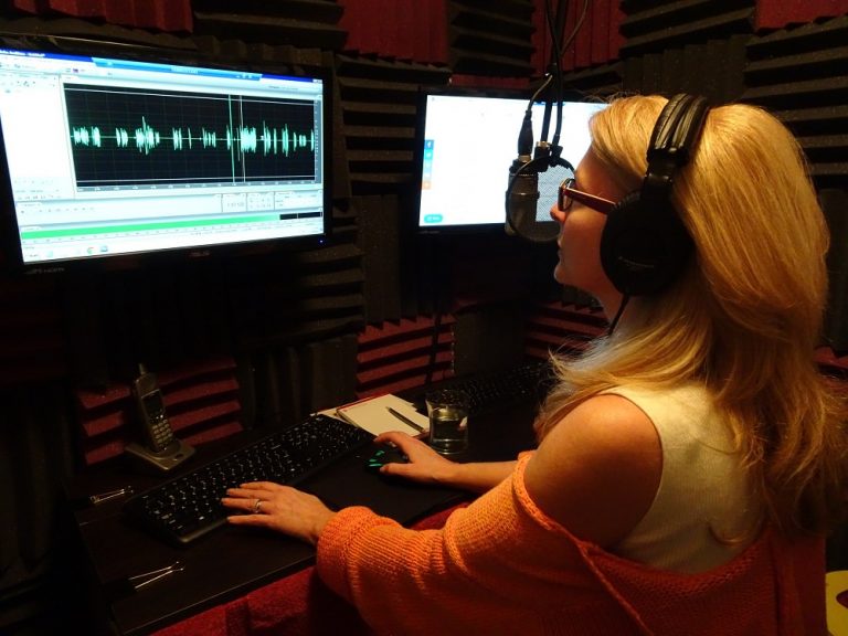 Female Voice Over Actor for Hire | Debbie Grattan